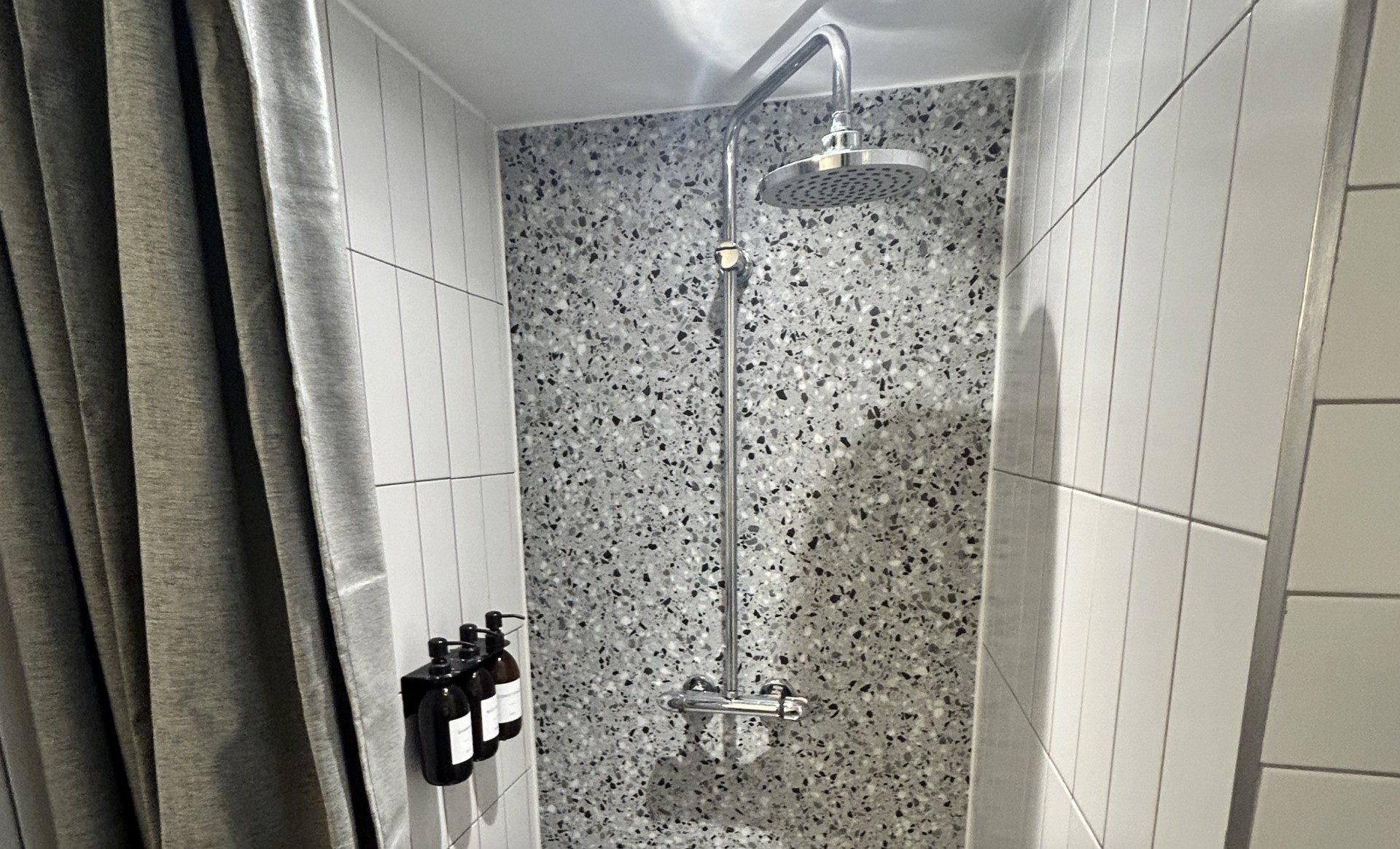 Milo and the Bull - London Bridge | Overview